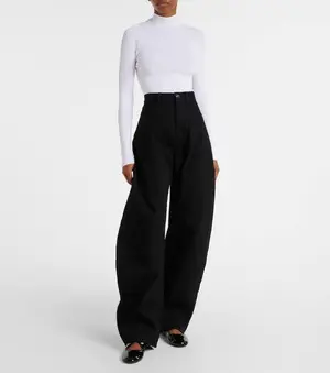 Alaïa Criss Cross Patent Leather Ballet Flats - Black
