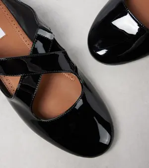 Alaïa Criss Cross Patent Leather Ballet Flats - Black