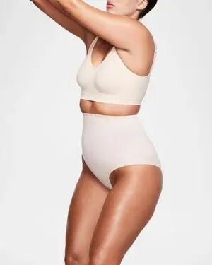 SKIMS Seamless Sculpt Mid-waist Briefs - Sand