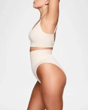 SKIMS Seamless Sculpt Pullover Bra Sand