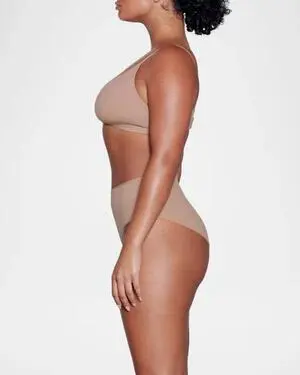 SKIMS Fits Everybody Crossover Bralette - Sienna