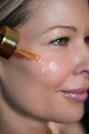 INTOXICATED COSMETICS Bee Serum And Mini Bee