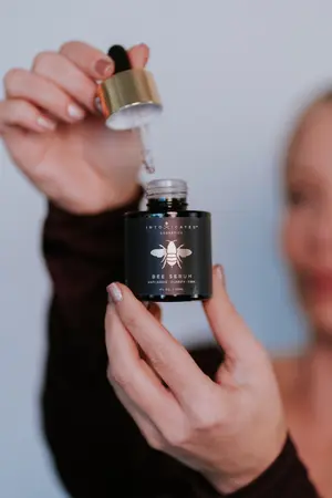 INTOXICATED COSMETICS Bee Serum And Mini Bee