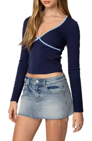 EDIKTED Corie Contrast Trim V-neck Top