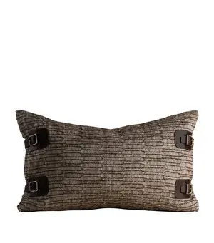 DE LE CUONA Linen-blend Nara Buckle Cushion - Beige