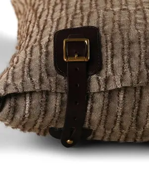 DE LE CUONA Linen-blend Nara Buckle Cushion