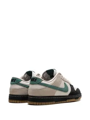 Nike Dunk Low Sneakers