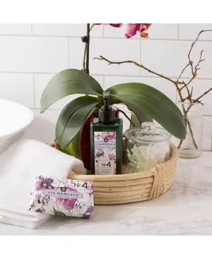EUROPEAN SOAPS Via Mercato Liquid Hand Soap - No 4,violet,magnolia  Amber