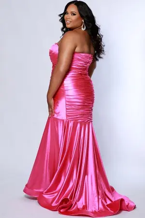 SYDNEY'S CLOSET Fitted Strapless Sweetheart Neckline Evening Gown
