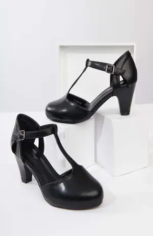 Unique Vintage 1920s Leatherette Roxy T-strap Pumps