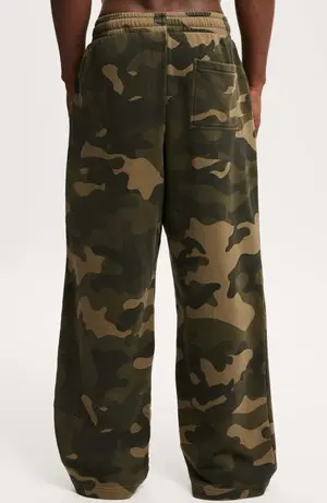 COTTON ON Super Baggy Track Pant - Camo Green Wash