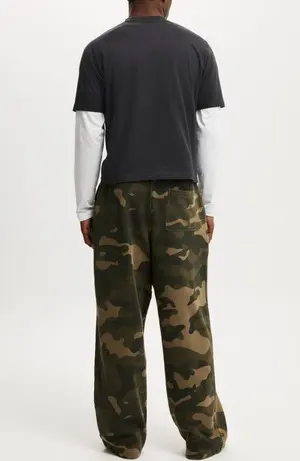 COTTON ON Super Baggy Track Pant - Camo Green Wash