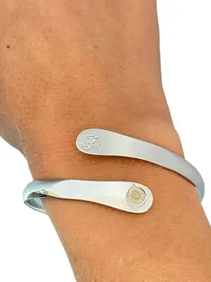 DLORIA Hollywood Sensation Yoga Cuff Bracelet - Silver