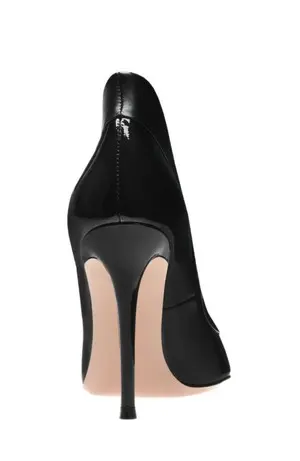 GIANVITO ROSSI Tuxedo Pumps - Black
