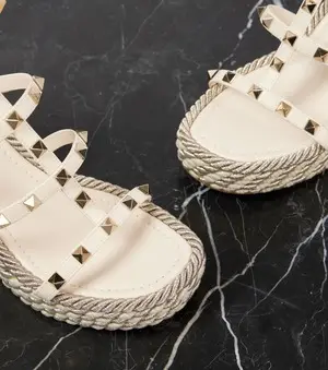 Valentino Garavani Rockstud Torchon 95 Espadrille Wedges - White