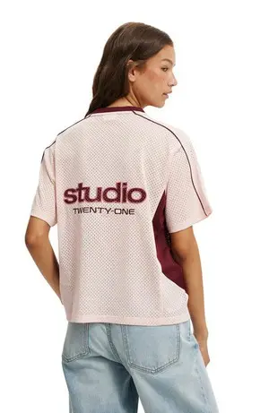 COTTON ON V Neck Cropped Graphic T-shirt - Studio 21  Cherry Blossom