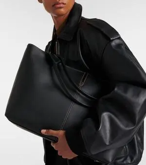 TOD'S Medium Leather Tote Bag - Black