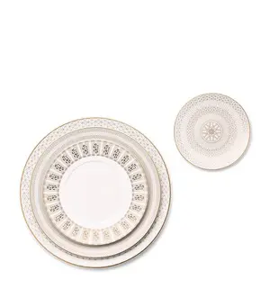 THE MARTHA, BY BACCARAT Set Of 2 Arcadia Gold Dinner Plates - Clear