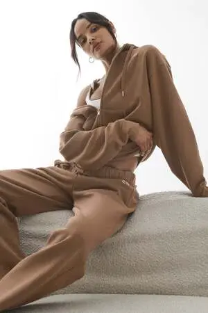 Alo Yoga Accolade Full Zip Hoodie - Java Brown