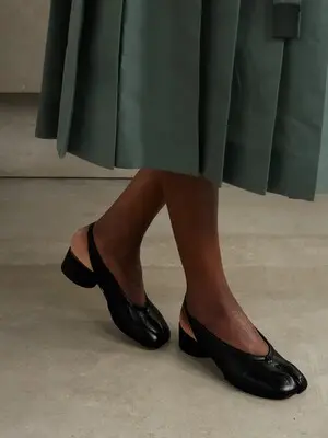 MAISON MARGIELA Tabi Split-toe Leather Slingback Pumps - Black