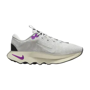 Nike Motiva Sneakers - White
