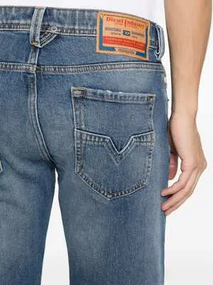 DIESEL® 1985 Larkee 09i16 Straight Jeans