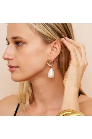 KENNETH JAY LANE Clear & Pearl Drop Pierced Earrings - Gold