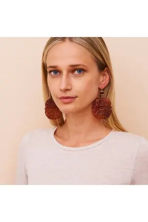 KENNETH JAY LANE Carved Tortoise Wire Earrings - Neutral
