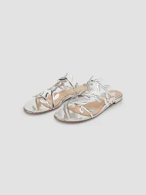GIANVITO ROSSI Flavia Metallic Leather Flat Sandals - Silver