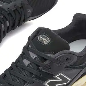 NEW BALANCE M2002rib Sneakers