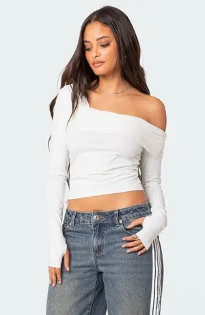 EDIKTED Asymmetric Neck Crop Top