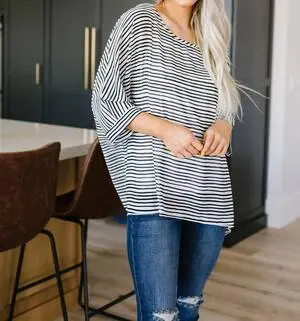Ninexis Tow The Line Top In Black/white - Blue
