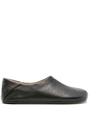 Asymmetric Slippers