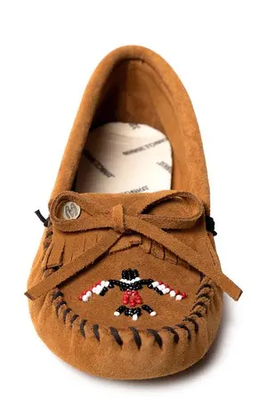 Minnetonka X Lucie Skjefte Thunderbird 'animikii' Softsole Slipper - Brown