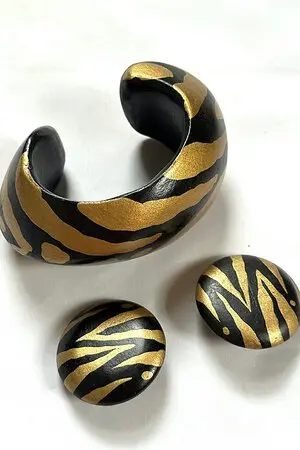 CHERRY Cherry 1990s Tiger Painted Wood Bracelet & Earring Set Black Motif