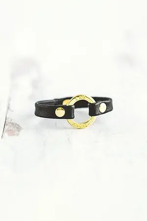 GIVING BRACELETS I Am Abundant Mantra Bracelet - Black