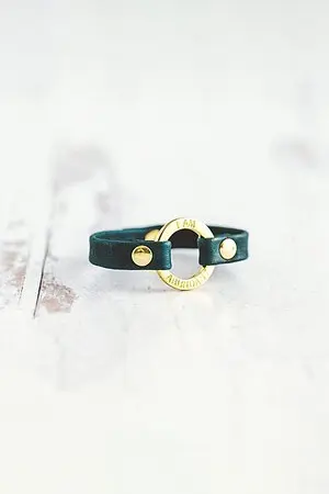 GIVING BRACELETS I Am Abundant Mantra Bracelet - Blue Spruce