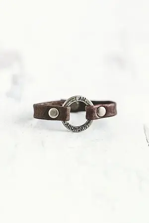 GIVING BRACELETS I Am Abundant Mantra Bracelet - Chocolate Brown