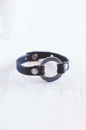 GIVING BRACELETS Antique Silver Grounding Leather Bracelet - Black