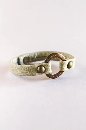 GIVING BRACELETS Circle Of Love Vegan Bracelet - Sage