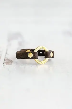 GIVING BRACELETS I Am Peace Mantra Bracelet - Chocolate Brown