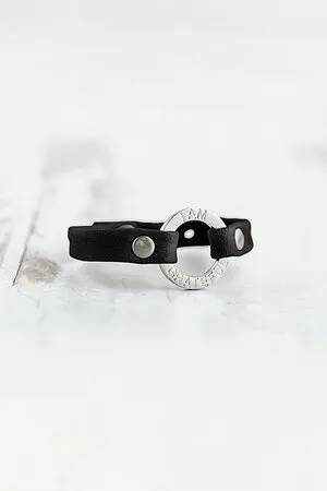 GIVING BRACELETS I Am Grateful Brushed Silver Mantra Bracelet Black