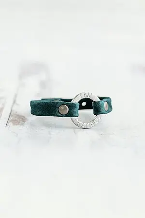 GIVING BRACELETS I Am Grateful Brushed Silver Mantra Bracelet Blue Spruce