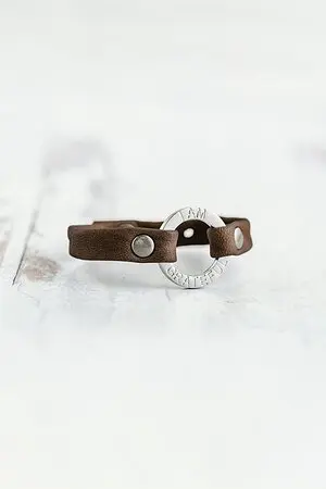 GIVING BRACELETS I Am Grateful Brushed Silver Mantra Bracelet Brown