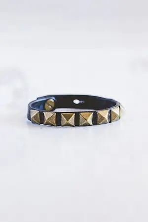 GIVING BRACELETS Rockstar Leather Bracelet - Black