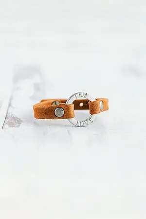 GIVING BRACELETS I Am Love Mantra Bracelet - Rustic Brown