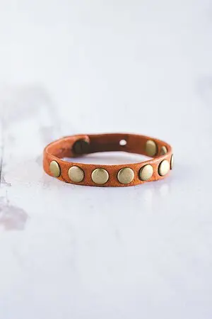 GIVING BRACELETS Antique Brass Tribe Leather Bracelet - Rustic Brown
