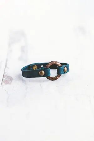 GIVING BRACELETS Circle Of Love Leather Bracelet - Blue Spruce