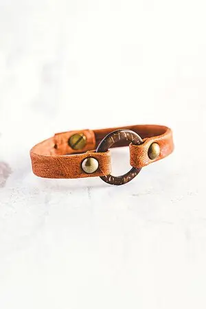 GIVING BRACELETS Circle Of Love Leather Bracelet - Rustic Brown