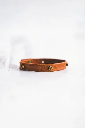 GIVING BRACELETS Connected Leather Bracelet - Rustic Brown